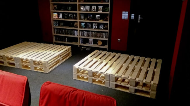 Ein Podest für die zweite Sitzreihe bauen | Heimkino Praxis